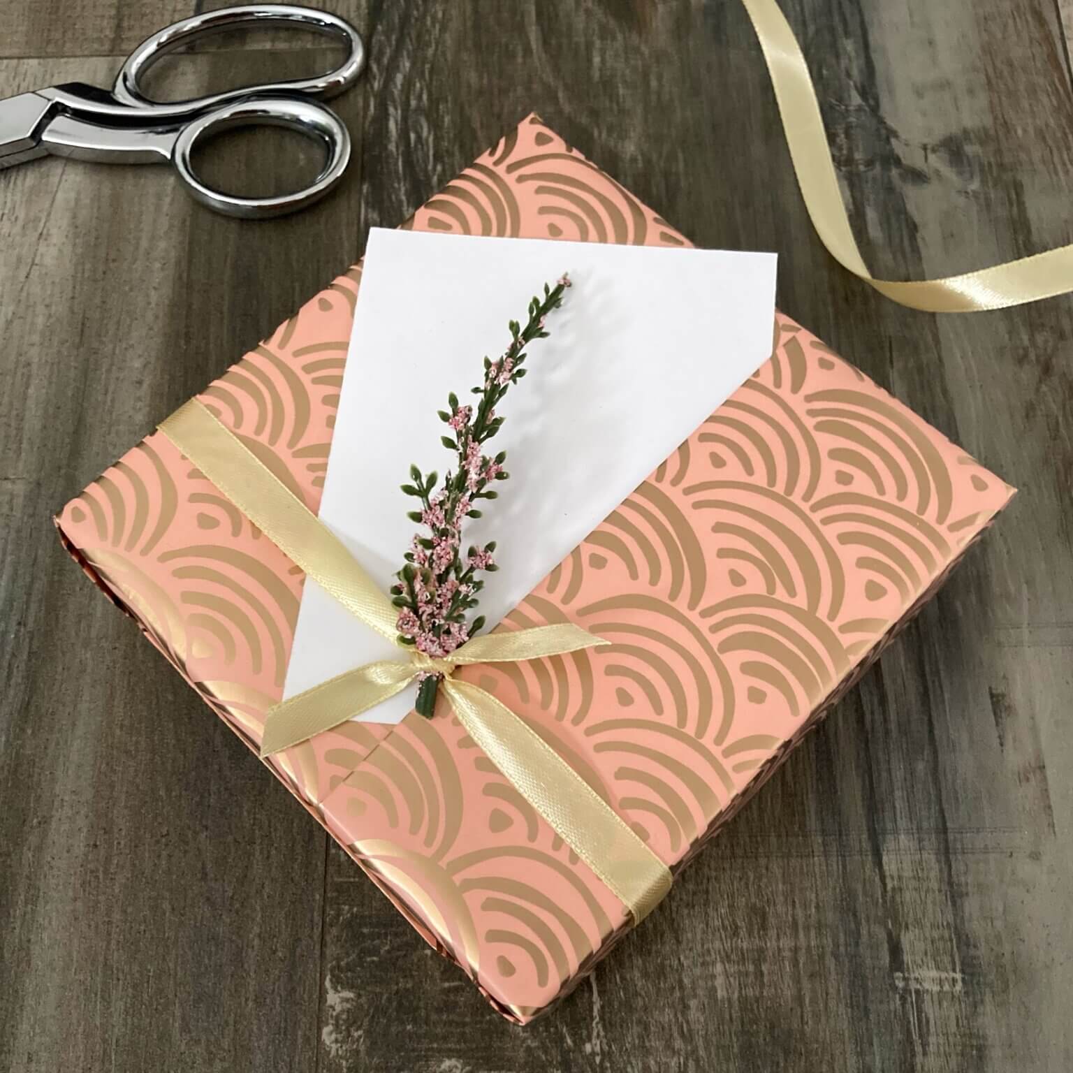 Vertical Pocket Gift Wrapping - Gift Wrapping Love