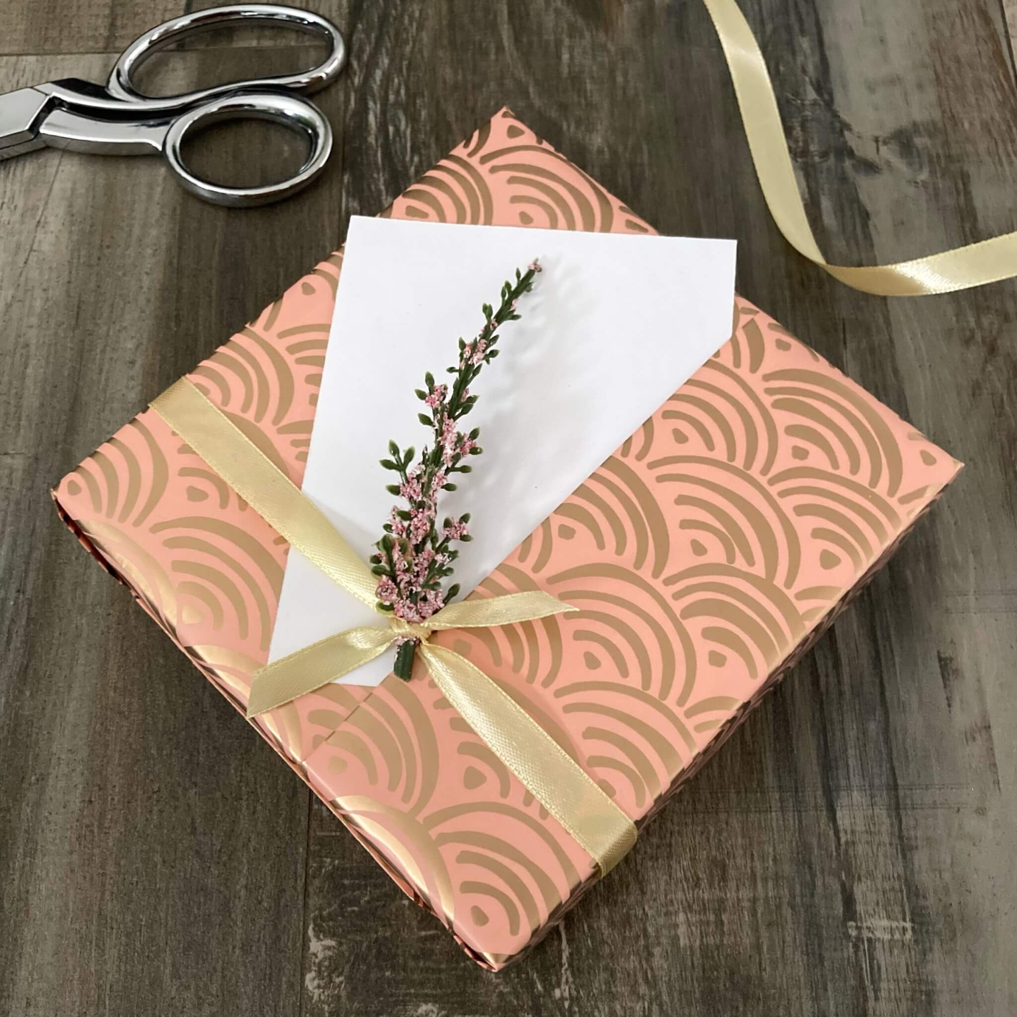 Vertical Pocket Gift Wrapping - Gift Wrapping Love