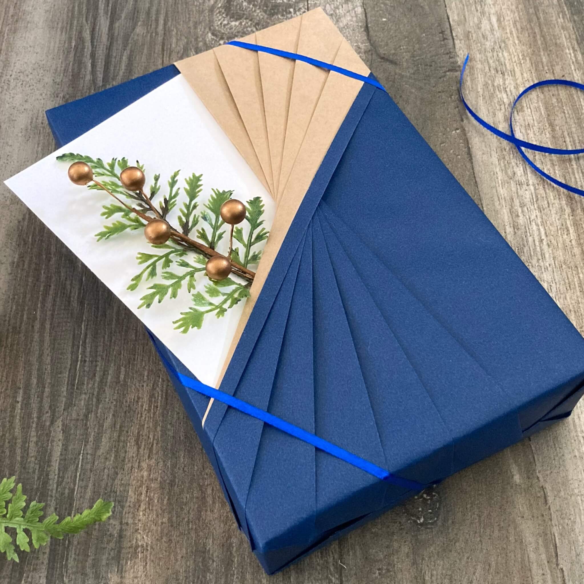 Twisted Bow Gift Wrapping (Reversible Paper) - Gift Wrapping Love