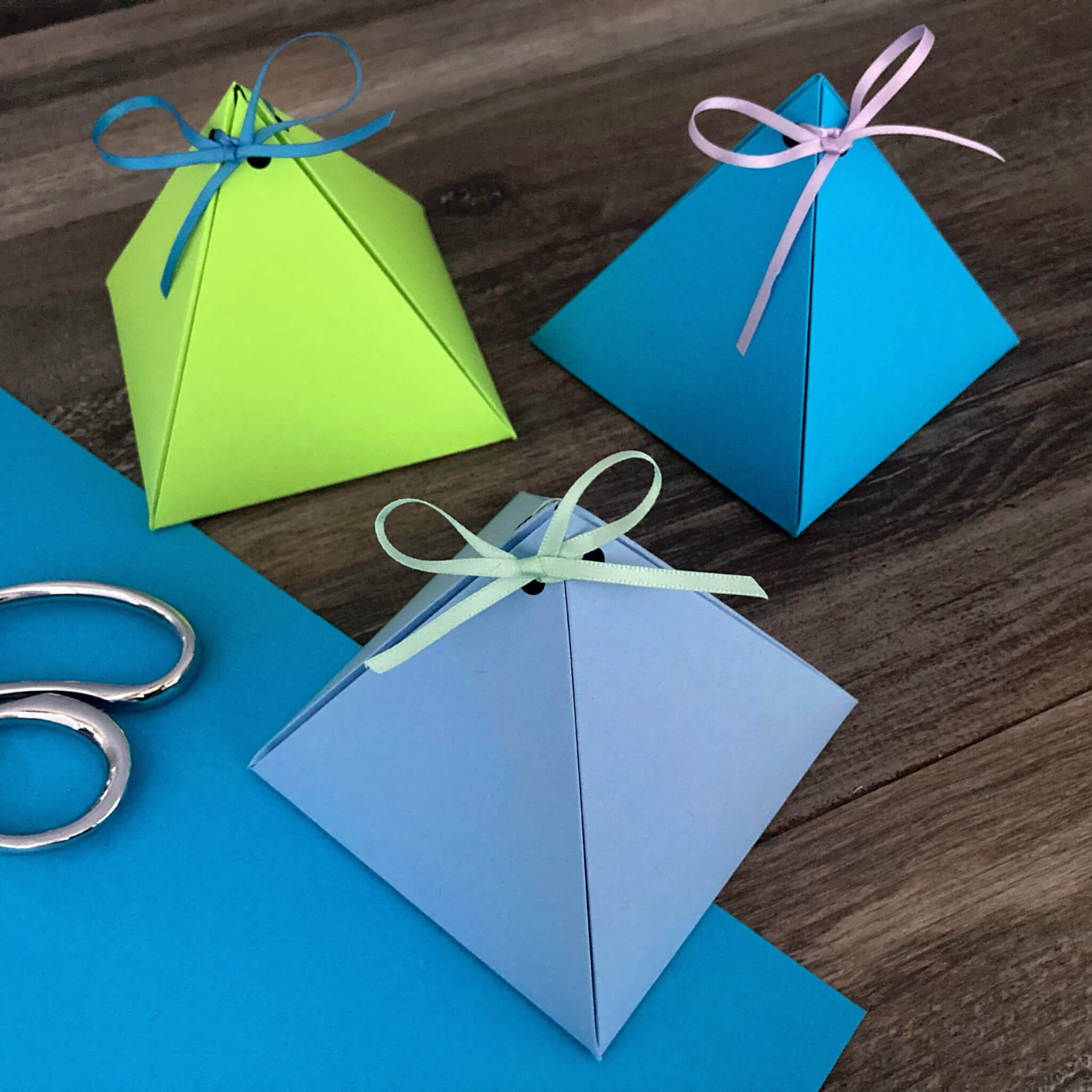 Pyramid Gift Box - Gift Wrapping Love