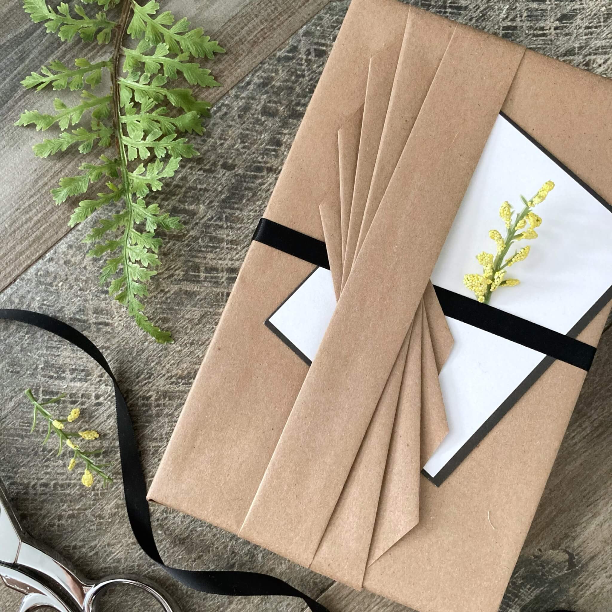 Twisted Fan Gift Wrapping - Gift Wrapping Love