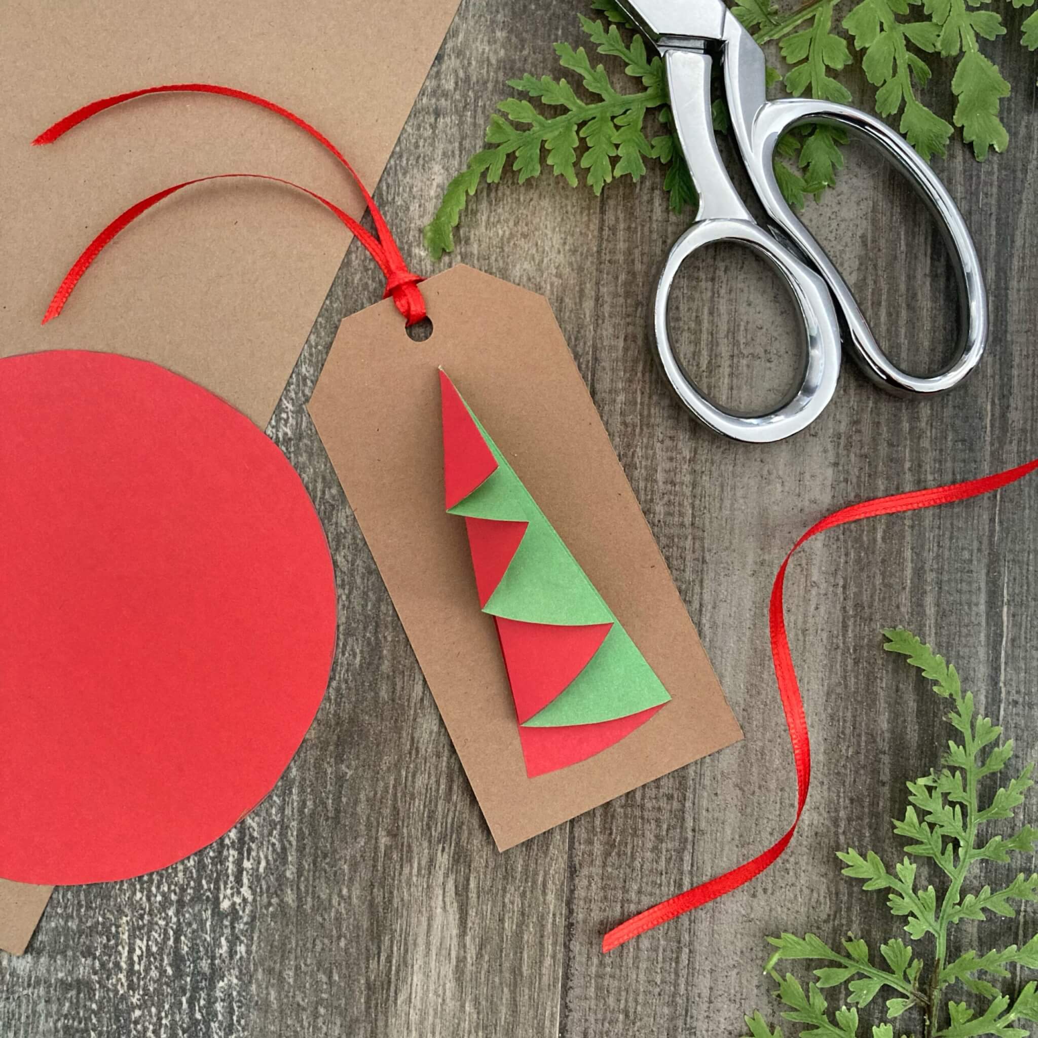 How To Make A Folded Christmas Tree (...and then turn it into a gift ...