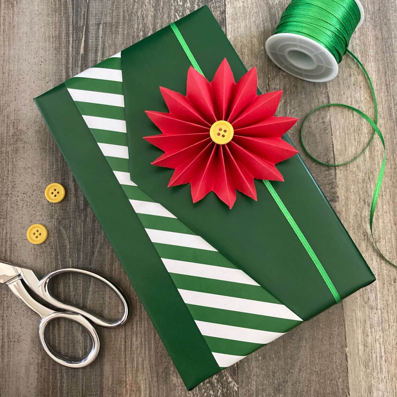 How to Make A Flower Rosette - Gift Wrapping Love