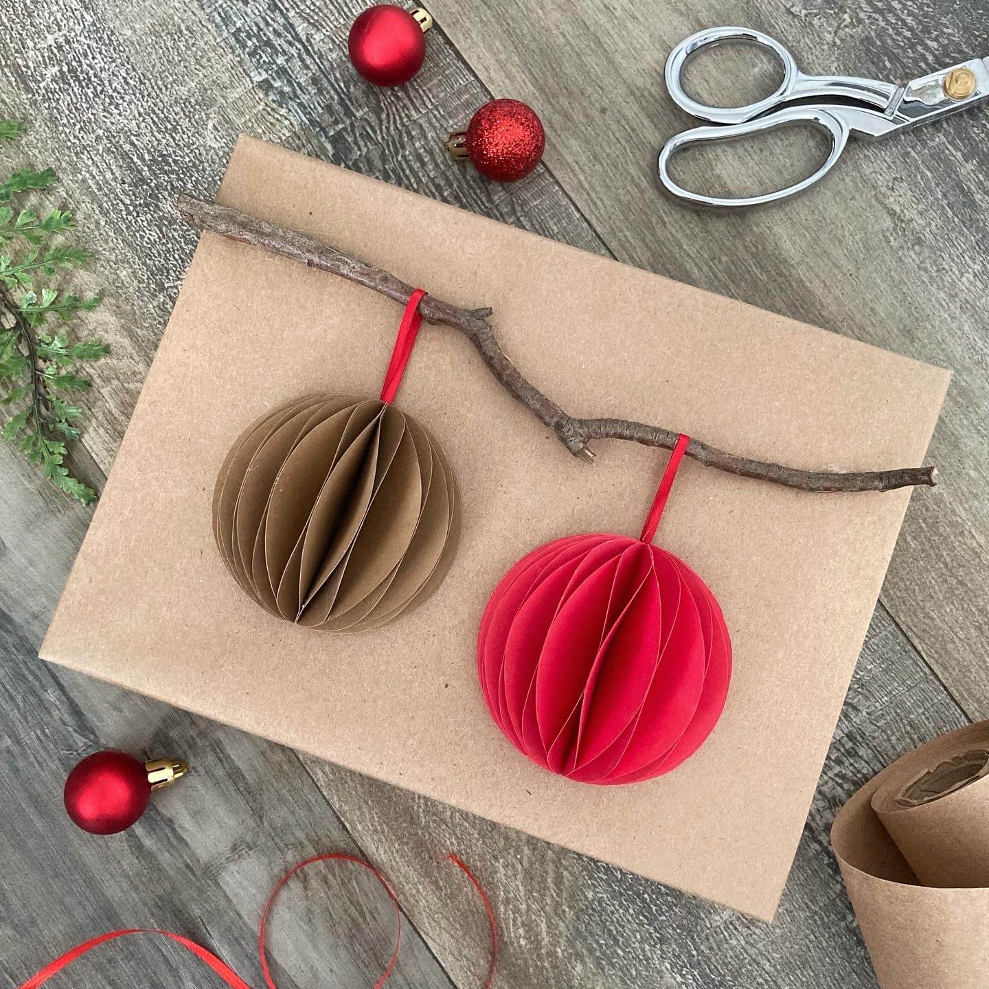 Ornament Ball Gift Wrapping - Gift Wrapping Love
