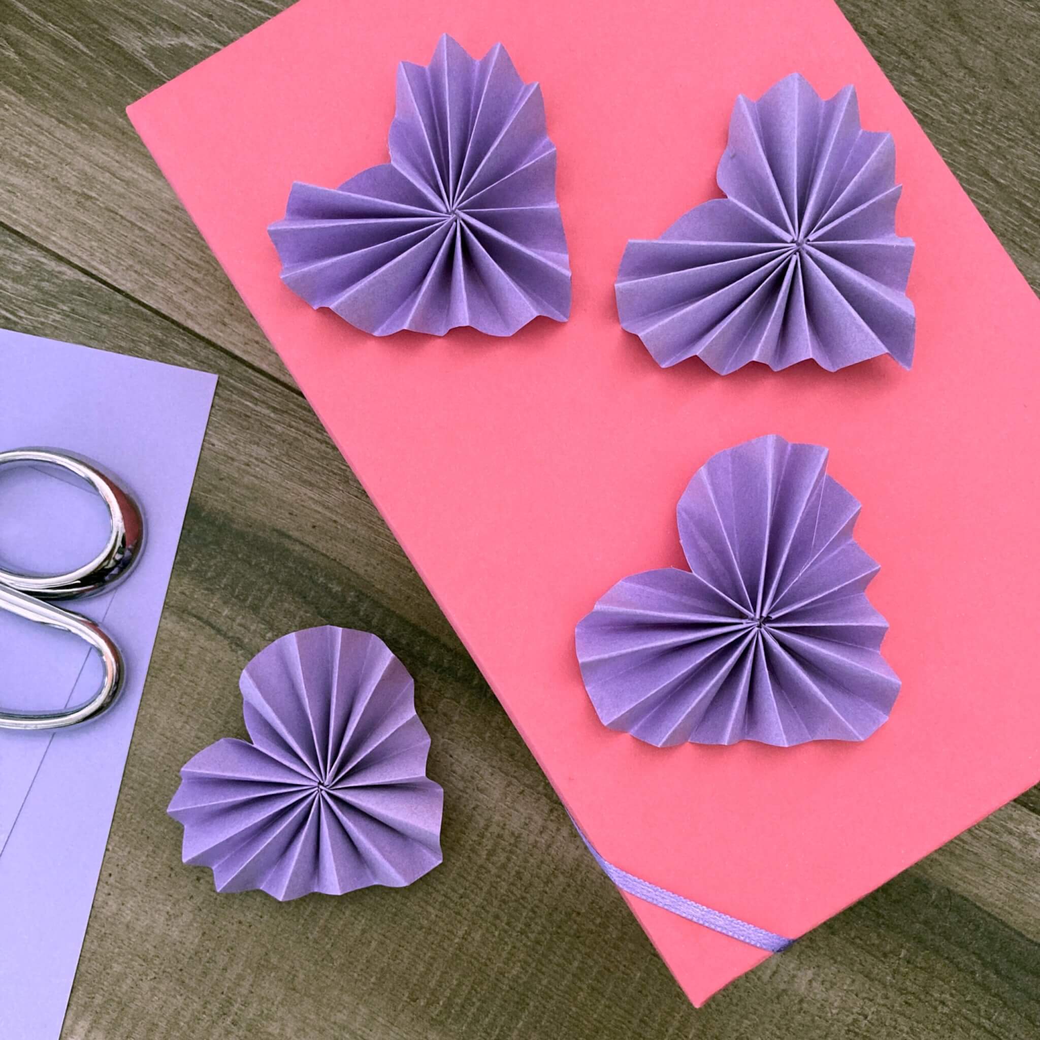 Heart Rosette Gift Topper - Gift Wrapping Love Heart Rosette Gift Topper - Gift Wrapping Love