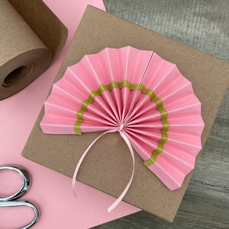 Origami Fan Gift Topper - Gift Wrapping Love