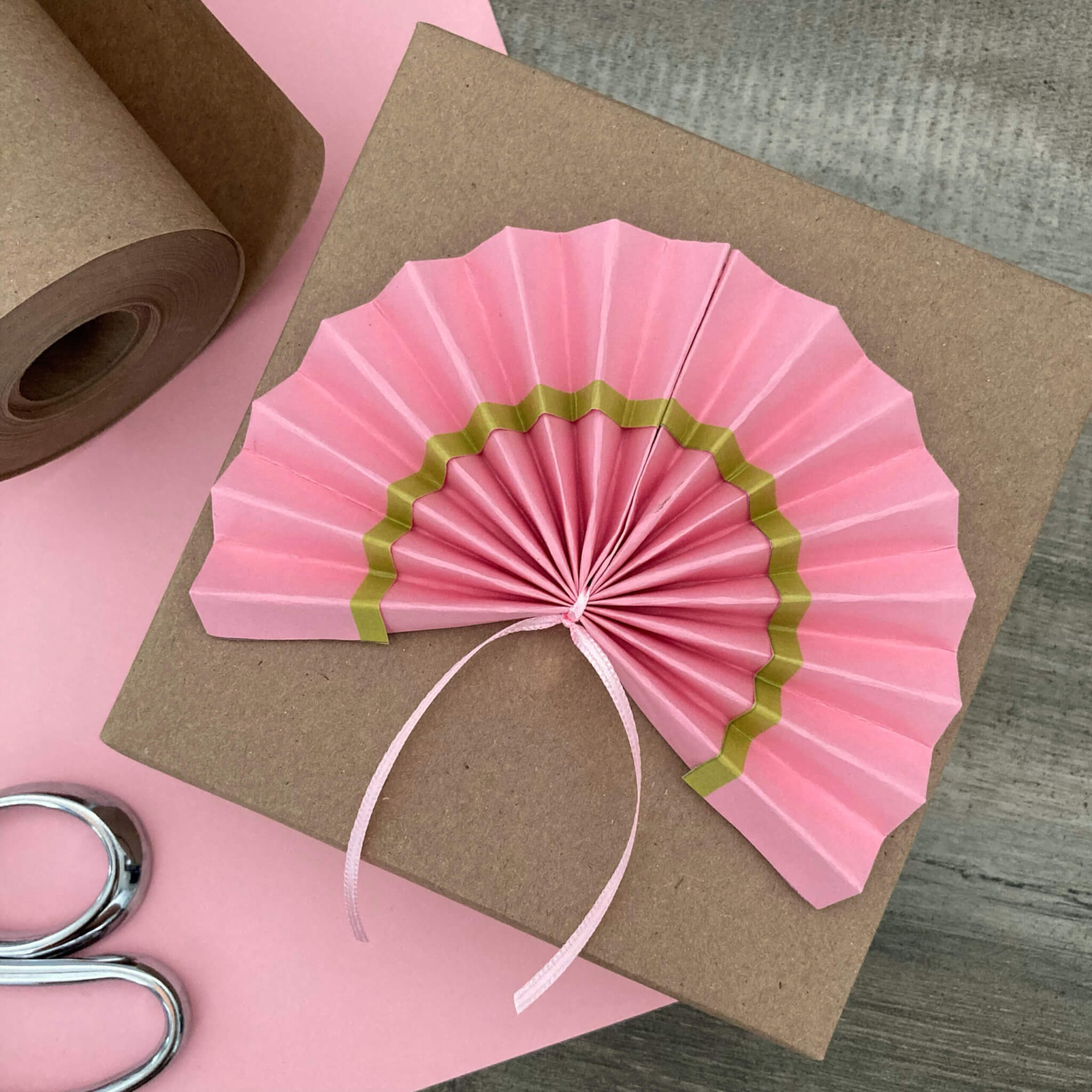 Origami Fan Gift Topper - Gift Wrapping Love