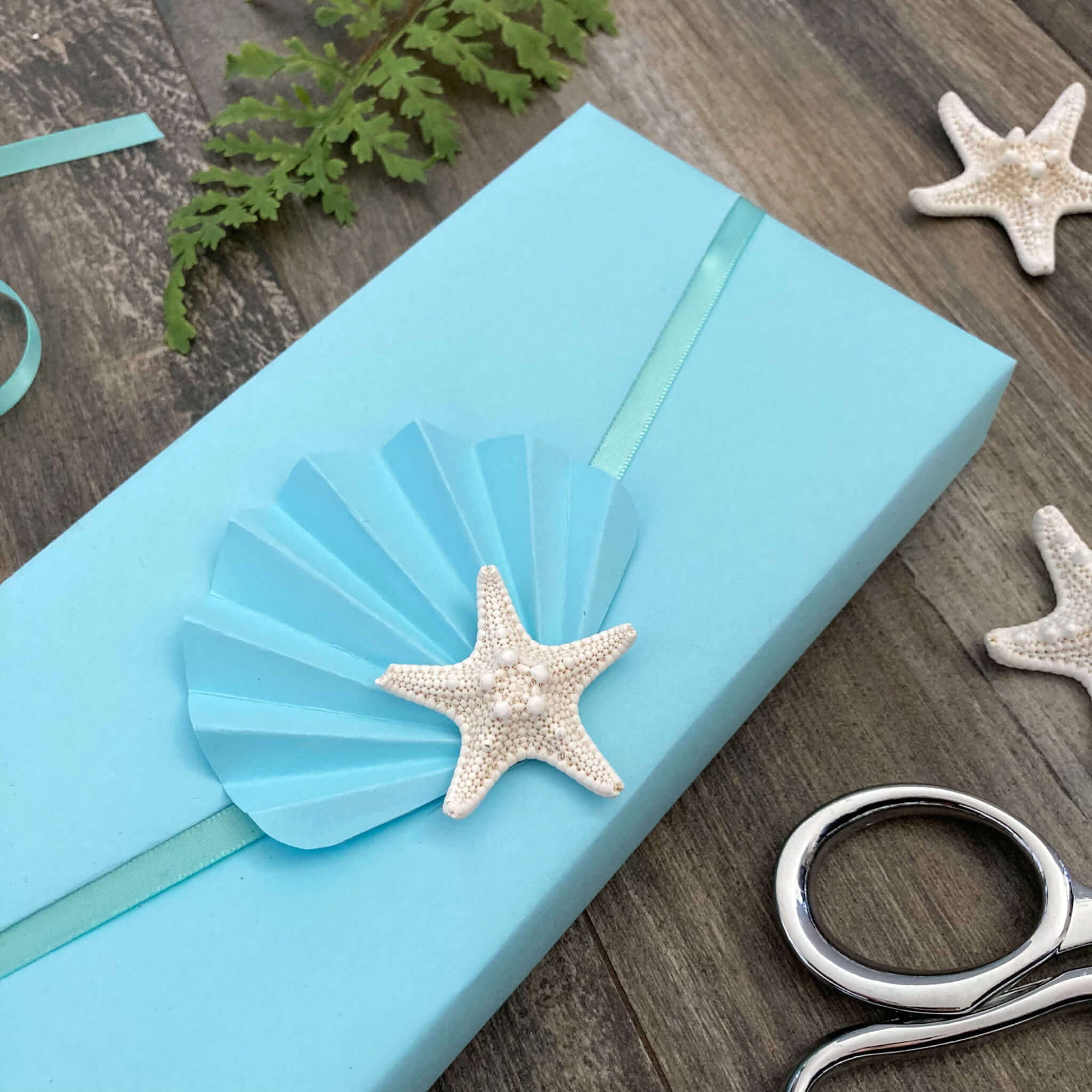 Seashell Themed Gift Wrapping - Gift Wrapping Love